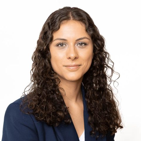 Photo professionnelle CV femme - Photographie en studio et extérieur